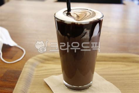 Latte 라떼 Cup 컵 Beverage 사진이미지일러스트캘리그라피 슈렉작가