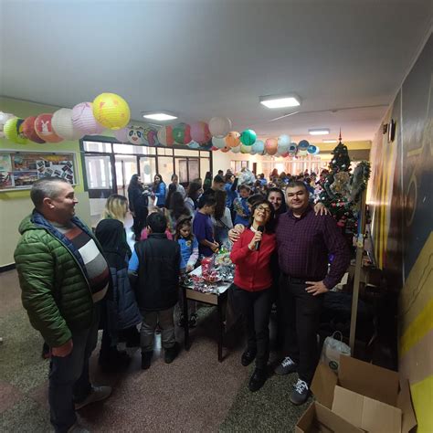 Коледен благотворителен базар