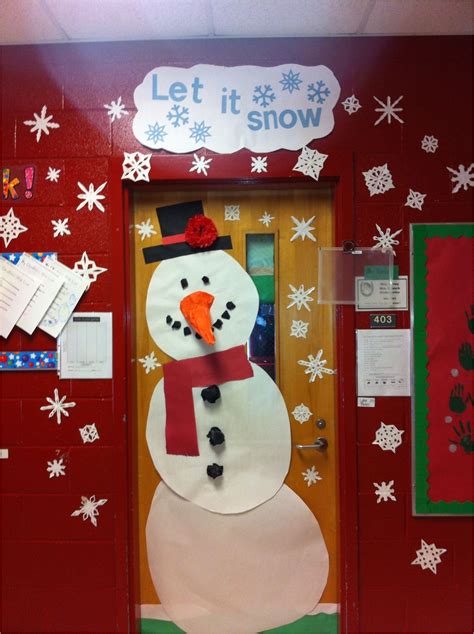 Украшение двери на новый год в школе 74 фото