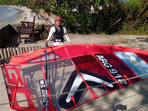 Santiago Aroz Comienza Su Participación En El Sudamericano De Windsurf Chubut Deportes