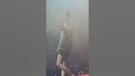 Blackpink Houston D2 Jisoo And Lisa Waving To My Daughter After She
