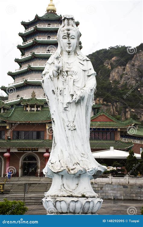 Guanyin Or Guan Yin Bodhisattva Goddess Statue For Chinese People Visit