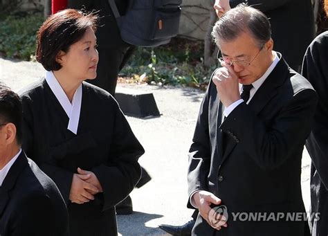 韩媒金正恩发唁电对文在寅母亲去世表示哀悼