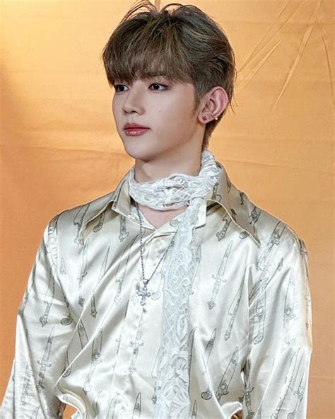 عکس های منتشر شده از پشت صحنه عکس برداری فتو کانسپت اول و دوم دبیو ژاپنی زیروبیسوان یورا یورا