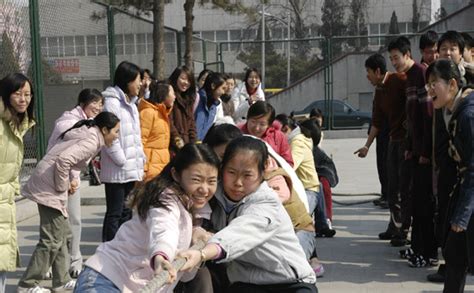 2006年学生拔河比赛圆满结束（图）北医新闻网