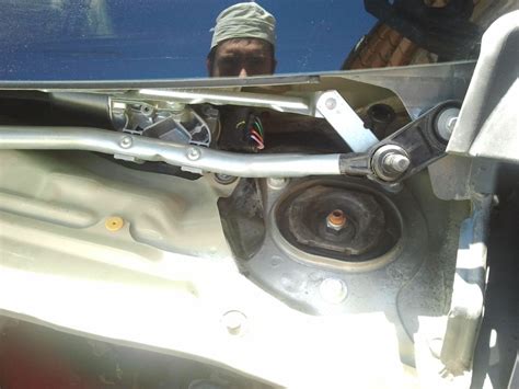 ржавые гайки на стойках — Renault Kangoo 2g 1 6 л 2014 года наблюдение Drive2