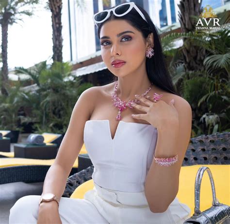 Dubaijewels Travelinstyle Pinkquartzperfection Avrswarnamahaljewellers Travelaroundtheworld