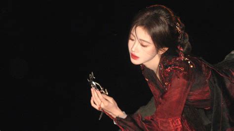 漂亮黑红色古装美女鞠婧祎桌面高清壁纸 高清美女壁纸 我爱桌面