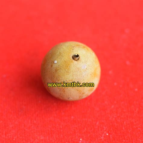 ลูกอมมหาเสน่ห์ หลวงพ่อสาย วัดนามวิจิตร จ ศรีสะเกษ ผงพญาเทครัวนางอกแตก ขนาดพกพา [ ติดต่อสอบถาม