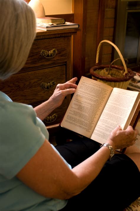 무료 사진 여자 독서 소설 편안 함 홈