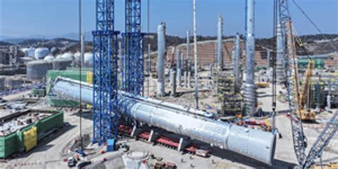 현대건설 샤힌 프로젝트 현장에 2370톤 국내 최대 올레핀 생산거탑 세워