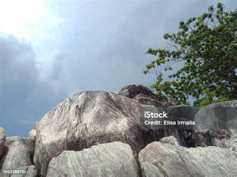 Pantai Turun Aban Yang Indah Foto Stok Unduh Gambar Sekarang Air