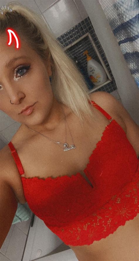 Any Sexy Females Wanna Sit On My Face Or Can I Sit On Yours😘🤤🥵😉 Or