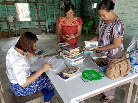 ဂွမြို့တွင် စာဖတ်ရှိန်မြှင့်တင်ရေး Mobile Library ဖြင့် စာအုပ်၊ စာစောင်များ အခမဲ့ ငှားရမ်းပေး