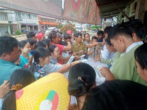 ကွန်ဟိန်းမြို့နယ်တွင် ဒေသခံပြည်သူများအား စားသုံးဆီများ စျေးနှုန်းသက်သာစွာဖြင့် ရောင်းချပေး