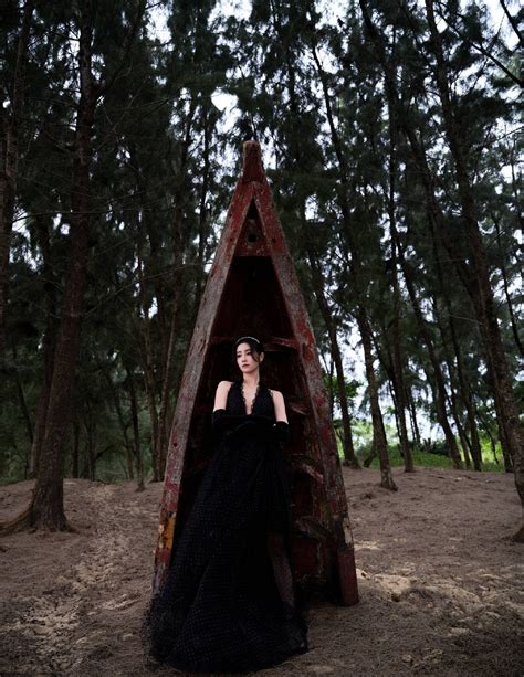 毛晓慧现身海南国际电影节 暗色系凸显诱人身材 搜狐大视野 搜狐新闻