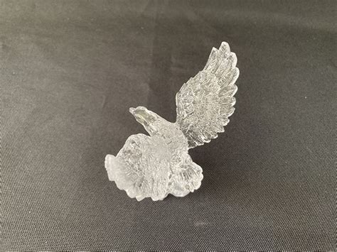 China American Art Crystal Eagle Figurines Solid Glass Flying Eagle Statue Manufacturers And
