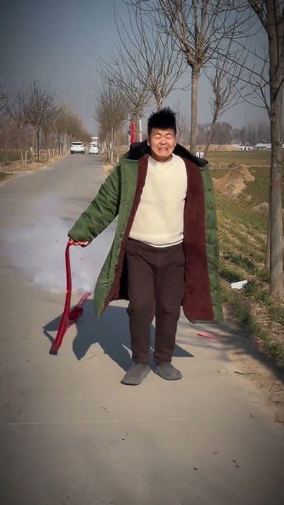 鞭炮一响，黄金万两，鞭炮连串，财运不断过年氛围提前搞起来了 Youtube