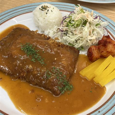 부산에선 뭐 먹냐 On Twitter [부산대] 1986 옛날돈까스 배고파서 스륵 들어감… 치돈 네모낳게 나옴 옛날돈까스 양 많아서 제가 웬만하면 안남기는데…좀 남김