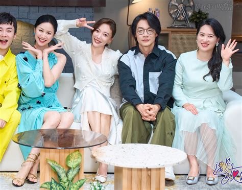 《遇见友情人》节目里倪虹洁光洁笔直的玉腿（23） 图片 名腿网