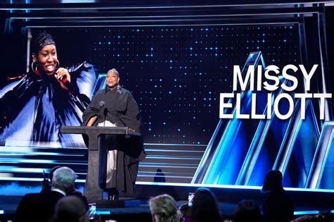 Willie Nelson Sheryl Crow And Missy Elliott Inducted Into Rock And Roll