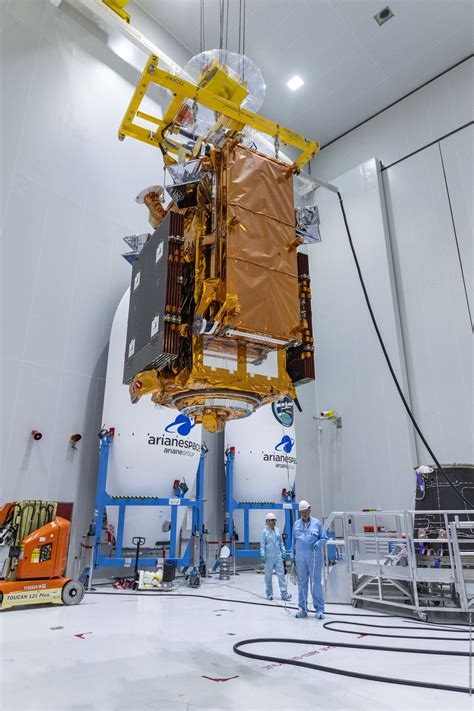 Esa Hoisting Sentinel 1c Onto Vega Cs Vampire Payload Adapter