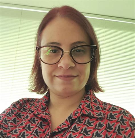 Renata Coelho Medium