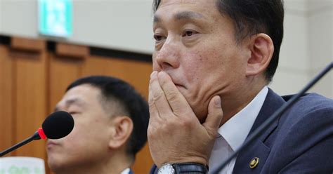 “건방떨지 말라” “얼굴 비비는 것도 안되냐”…野 과방위서 김태규와 신경전