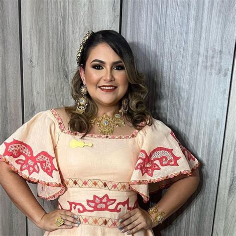 Neslie Gutierrez Nesliemercedes • Instagram Profile Instagram