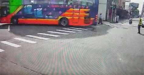 桃園蘆竹死亡車禍！女騎士遭大客車輾斃 家屬質疑死因