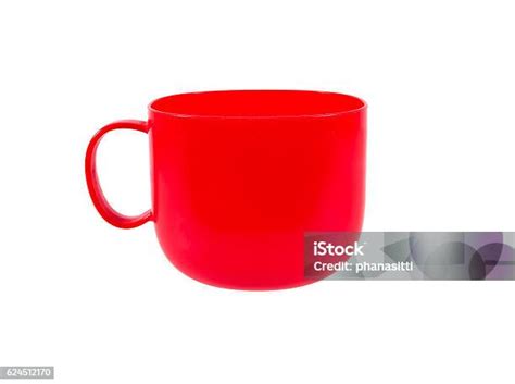 흰색 배경에 분리 된 손잡이가있는 빨간 플라스틱 머그잔 아이에 대한 스톡 사진 및 기타 이미지 아이 유리잔 플라스틱 Istock