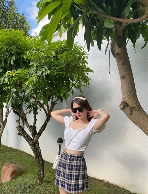 天王嫂方媛晒夏日穿搭美照 秀完美锁骨小蛮腰 搜狐大视野 搜狐新闻