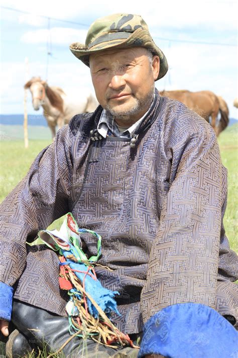 Сумын Алдарт уяач П Жаргалсайхан ӨВӨГ ДЭЭДСИЙН БУЯН ОЛОН ТҮМНИЙ ДЭМЖЛЭГТЭЙГЭЭР САЙХАН АДУУ