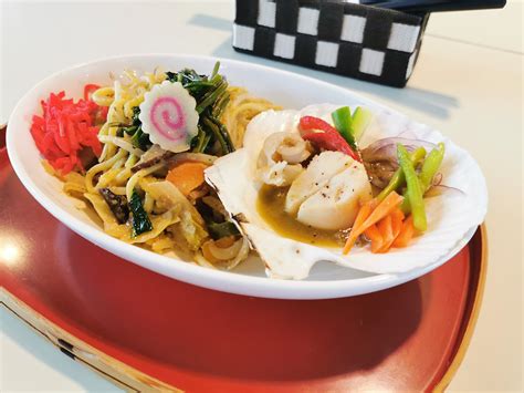 高根沢ちゃんぽん普及会 ・ちょっ蔵食堂 網走ホタテのバーニャカウダと高根沢焼ちゃんぽん 1050円（税込） 殻付きのホタテを贅沢に使用し