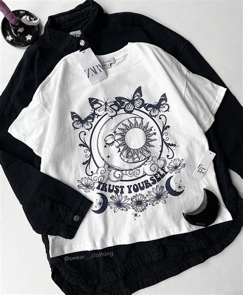 تیشرت ماه و پروانه سفید سو استور