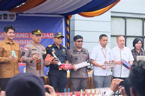Bea Cukai Batam Musnahkan Barang Ilegal Senilai Rp M Mulai Dari Miras Hingga Sex Toys