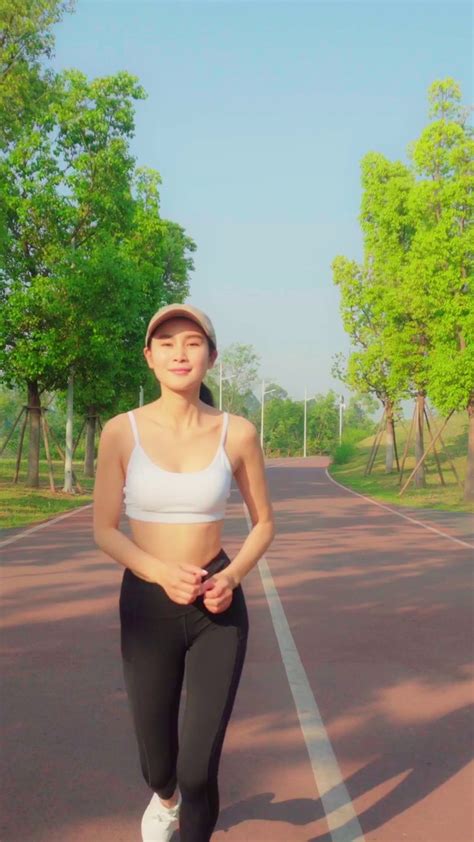 美女晨跑 美女手机动态壁纸 美女手机壁纸下载 元气壁纸