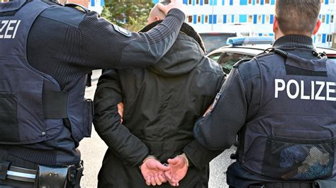 Rassismus Bei Der Polizei Caffier Lehnt Studie Ab Ndrde