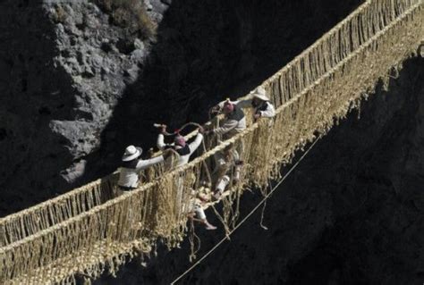 ჩვეულებრივი ბალახისგან ნაქსოვი ხიდი რომელიც უძველესი ინკებისგანაა