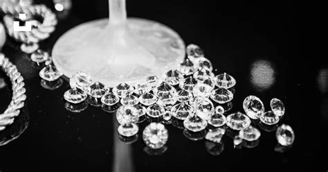 와인 잔의 흑백 사진 사진 Unsplash의 무료 회색 이미지