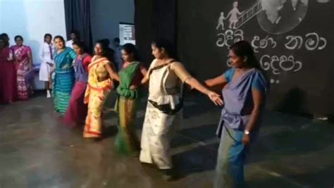 ගුරු උපහාර උලෙළ වෙනුවෙන් පාසල් ආදී ශිෂ්‍යයාවන් විසින් ඉදිරිපත් කළ