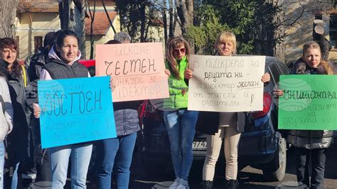 Родители на ученици от гимназията по ветеринарна медицина в Добрич