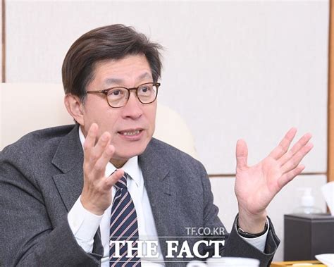 민주당 변성완 Vs 국힘 박형준부산시장 자리 놓고 각축전 정치 기사 더팩트