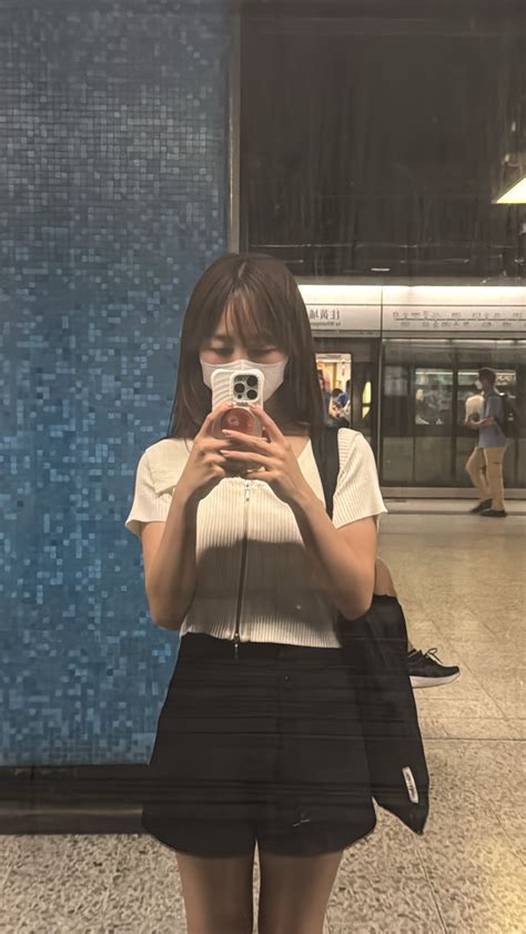 話說頭先有個男人行埋嚟對住我做手勢話佢自己聽唔到野 然後打咗一大堆字比我睇 話我好有氣質可唔可以認識我 交換聯絡方法 我內心os 係 乜帶住