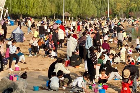 邢台123：今天最高温度24度，七里河沙滩公园游玩的人真多
