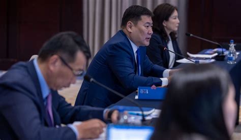 Хүүхдийн төлөө үндэсний зөвлөл шинэчилсэн бүрэлдэхүүнээр хуралдаж байна