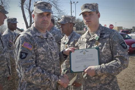 Currahee Artillery Soldiers Receive Arcom With Valor Article The