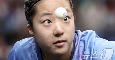 서브 넣는 신유빈