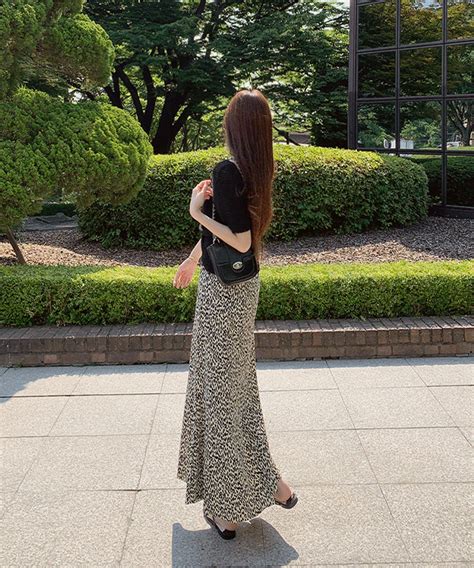 가벼운착용감썸머룩페미닌꾸안꾸 에런 레오파드 플리츠 밴딩 롱 스커트 에이블리