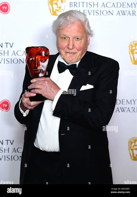 Sir David Attenborough With The Award For Virgin Tvs Must See Moment